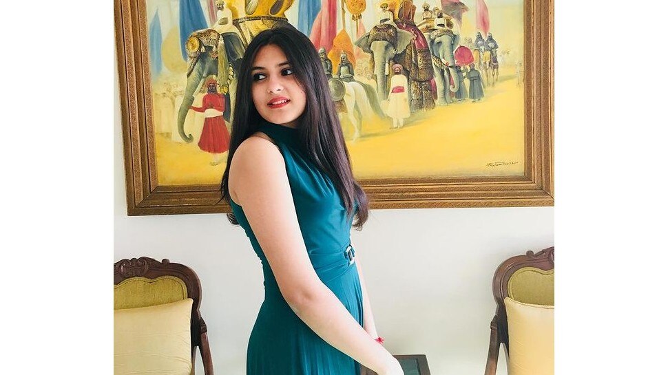 Dangal choti Babita suhani bhatnagar now looks stunning see her bold and beautiful pictures apmp ...