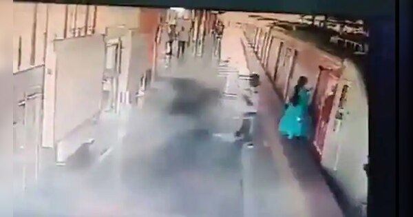 girl dress got stuck in train door what happened after that you can t ...