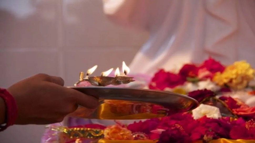 Puja Niyam in Hindi Do not keep these 3 things on ground while puja ...