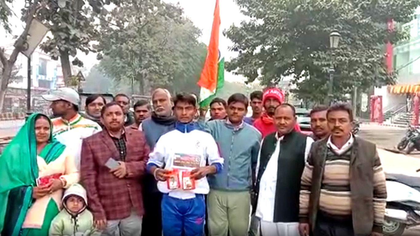 Triveni Sangam prayagraj Shivam set out on foot Ganga water and ...