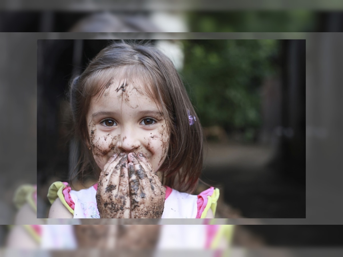 child eating soil is dangerous for health bachchon ko mitti khane se ...