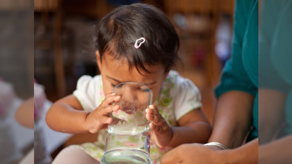 child eating soil is dangerous for health bachchon ko mitti khane se ...
