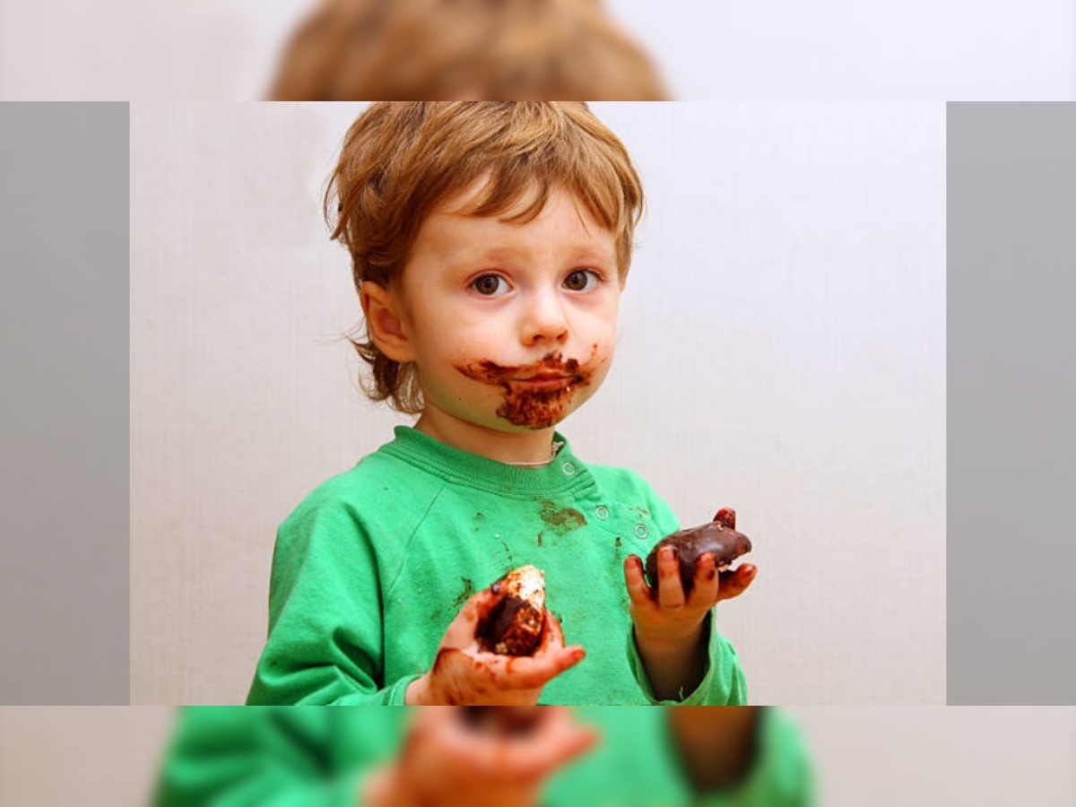 child eating soil is dangerous for health bachchon ko mitti khane se ...