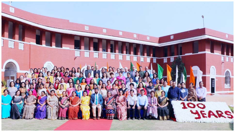 modern school is built in the heart of Delhi alumni now leader poet and ...