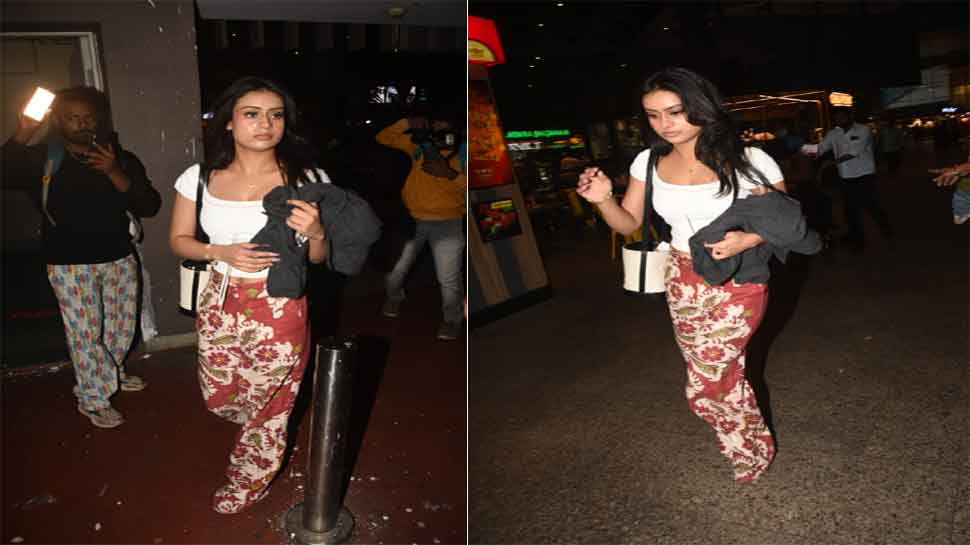 Nysa devgan photo ajay devgan daughter return from dubai vacation with ...
