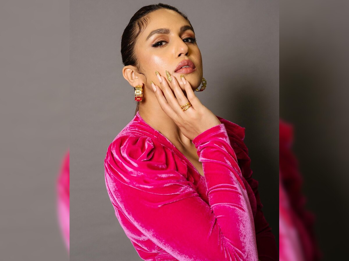 Huma Qureshi shares Photos in pink blouse and black skirt smzs