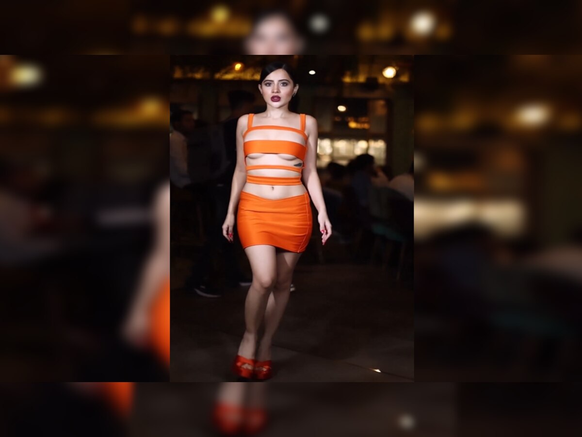urfi javed wear orange revealing dress urfi javed hot photo besharam ...
