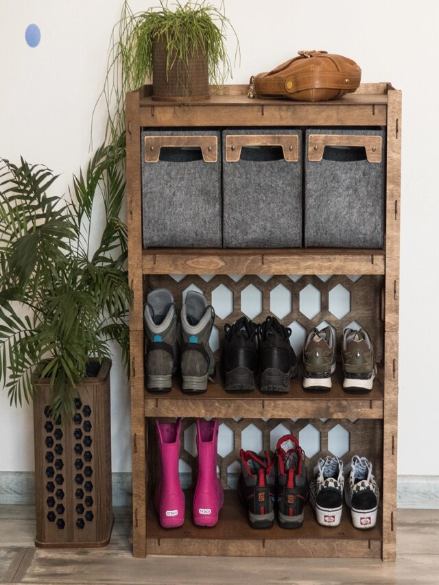 Vastu Tips for shoes rack and Shoes and slippers should be kept in this ...