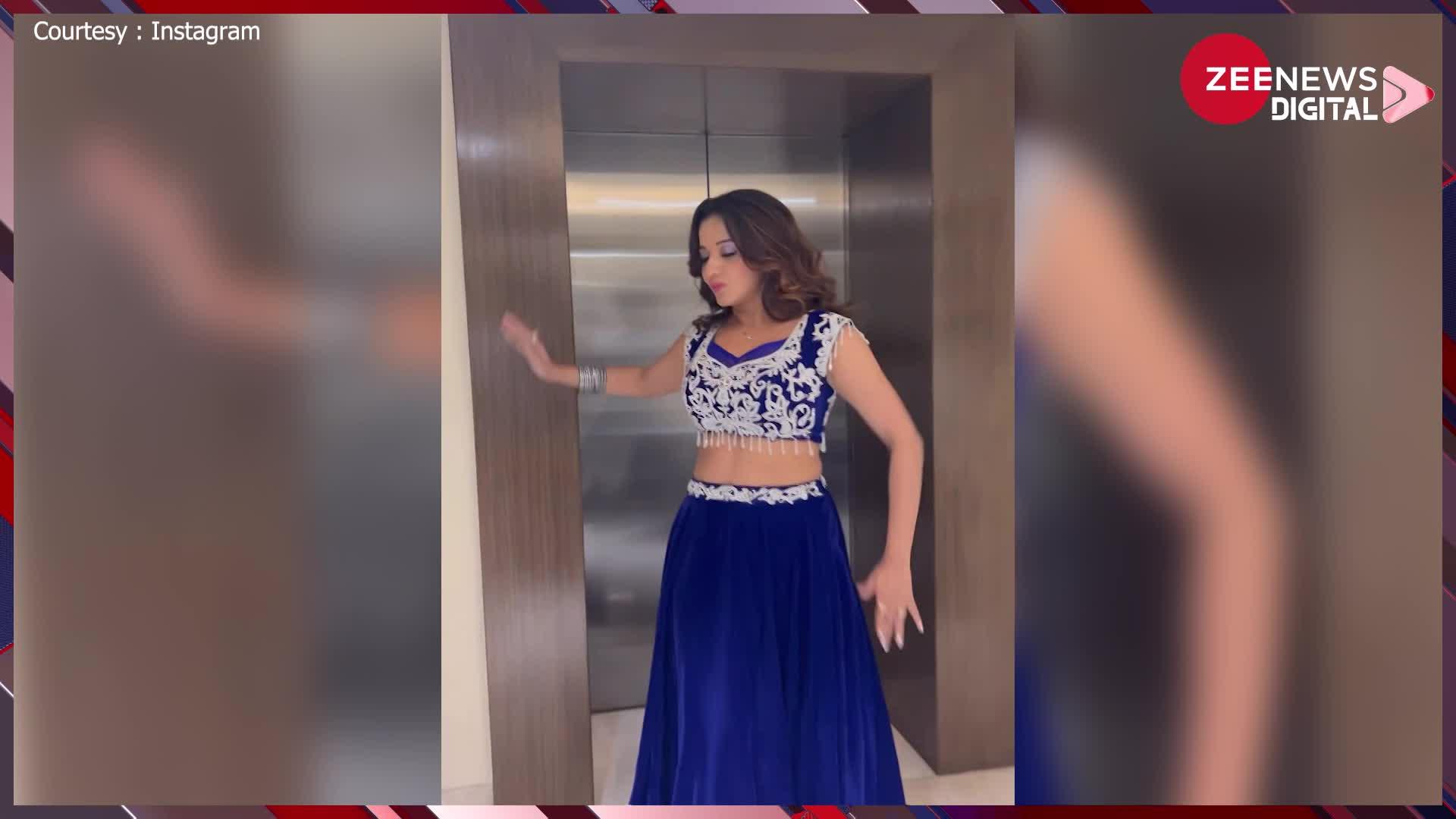 Bhojpuri Actress Monalisa flaunts sexy curvy body her sexy breast ...