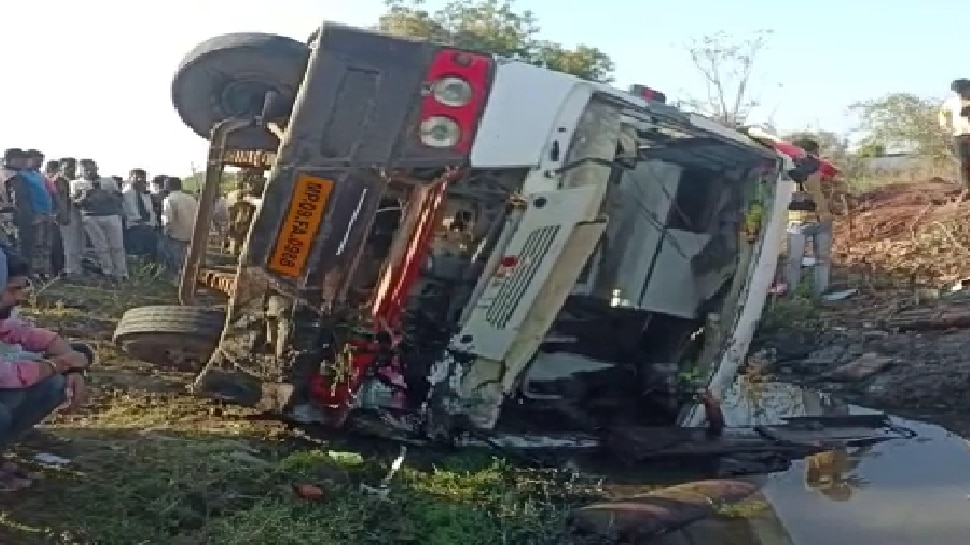 Khargone bus overturned in khandwa sanawad kalamukhi road accident in ...