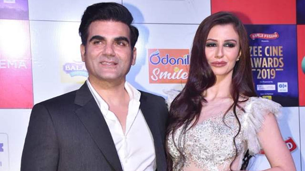 breasts cleavage shown on camera Arbaaz Khan girlfriend Giorgia ...