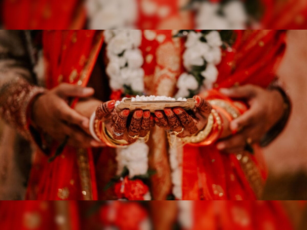 Significance of Throwing Rice by Bride in Vidai Marriage | Throwing ...