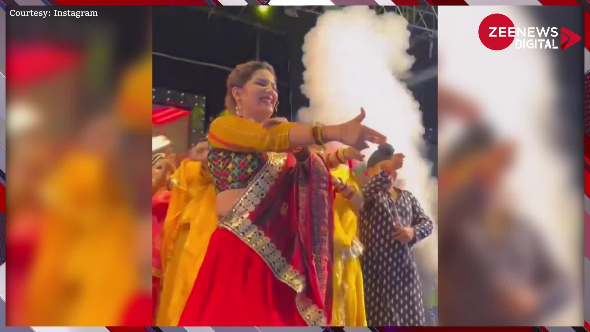 desi queen sapna choudhary dances on stage wearing lehenga in front of ...
