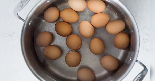 How To Check Egg Boiled Or Not without breaking it Spin it White ...