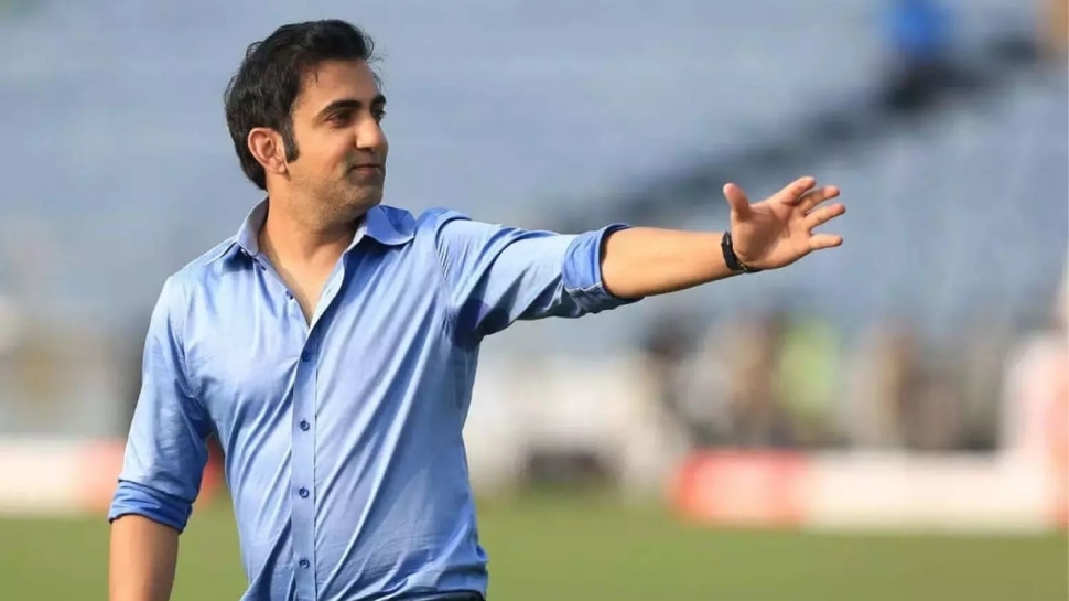Why Star Sports anchor jatin sapru knees down to gautam gambhir after ...