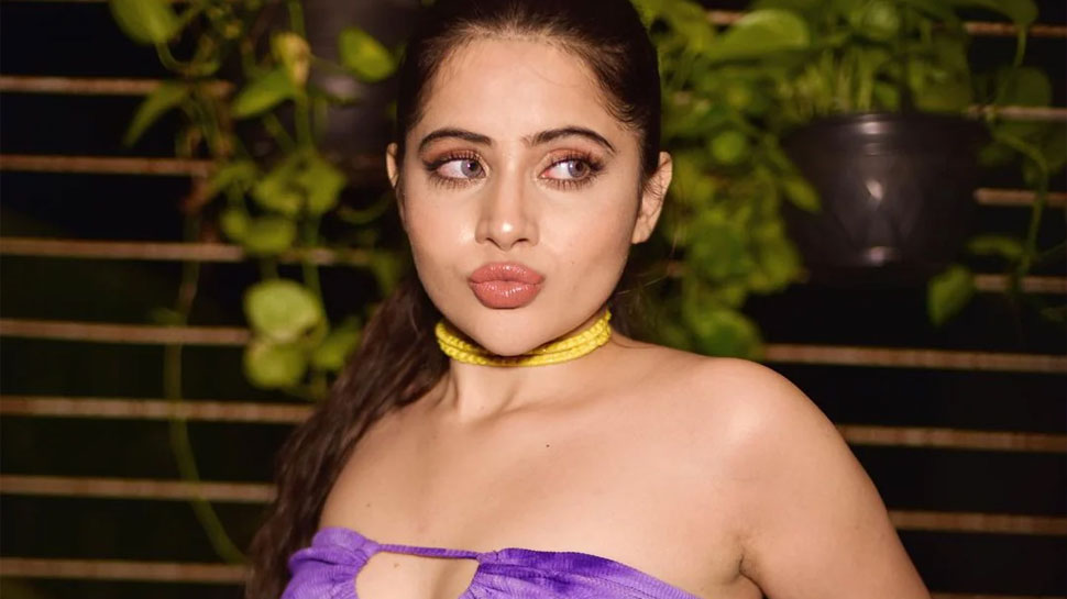 daring urfi javed bedroom photo urfi javed is sleeping with who urfi javed in bed with this ...