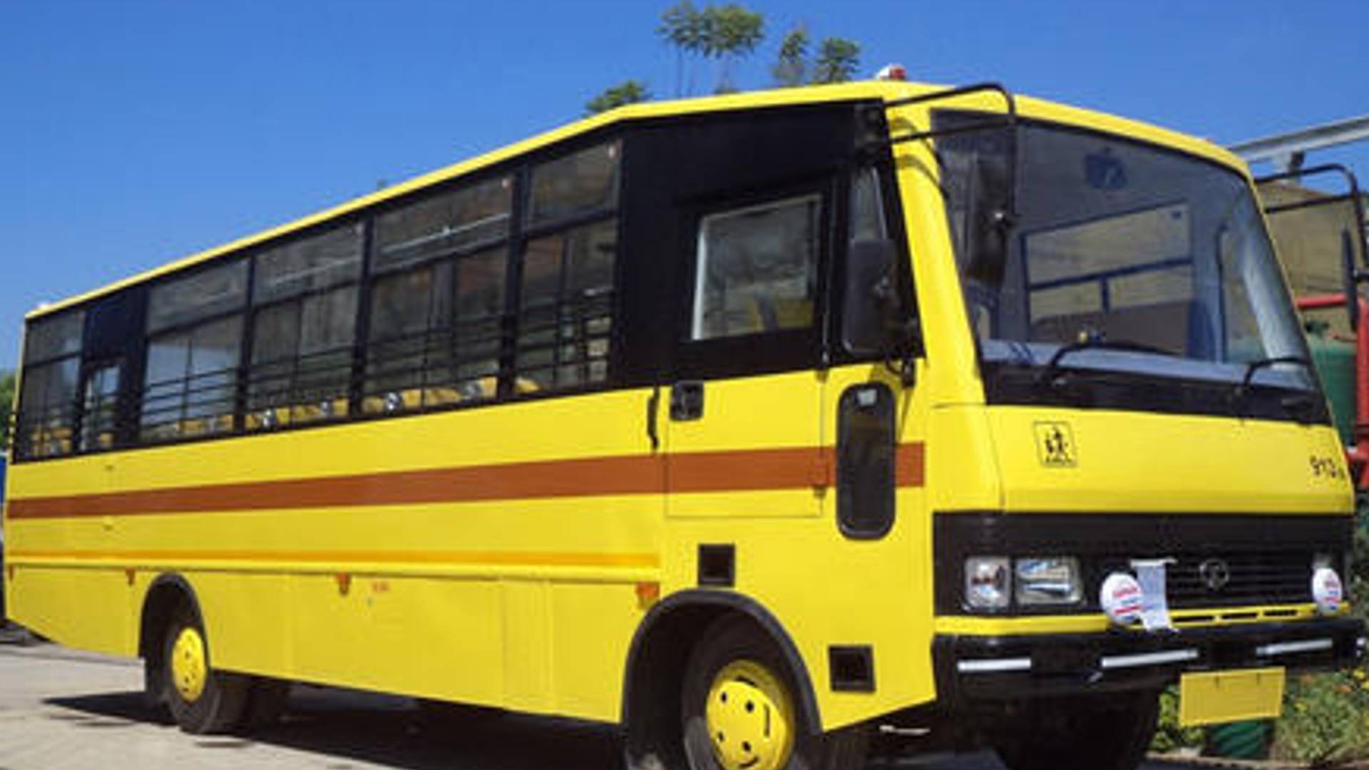 Lucknow DM orders to sack School Bus or Van Drivers who did accident ...