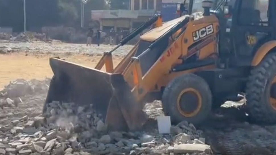 JDA bulldozers on illegal construction and colonies action at 5 different places | अवैध निर्माण ...