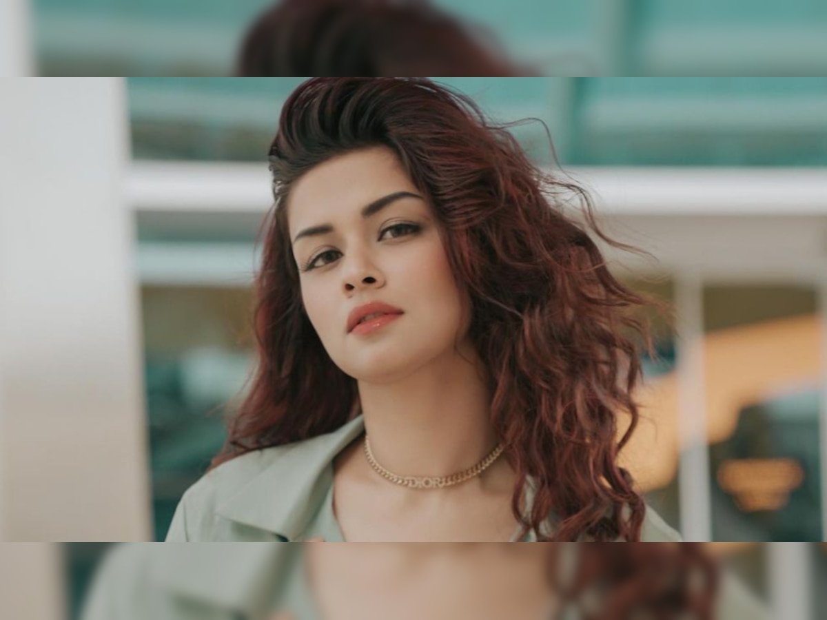 Supersexy hot Avneet Kaur doing bold things in bedroom video Avneet ...