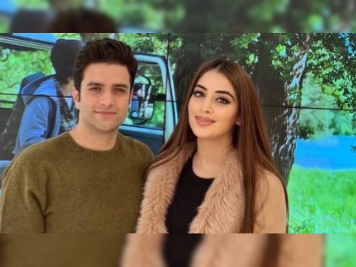 Tina Dabi first husband Athar Amir appeared in a romantic style with ...