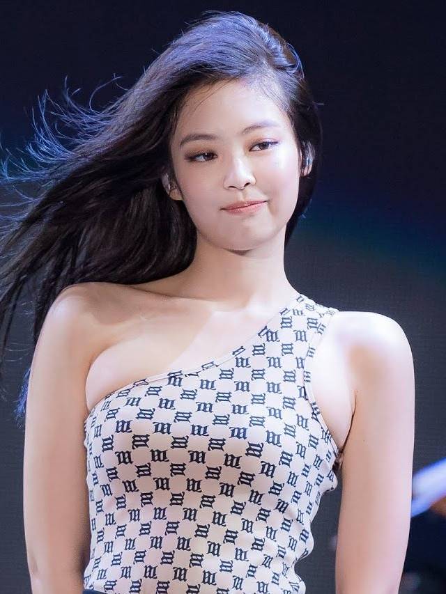 Blackpink Jennie Bold photo viral on internet see pic | Blackpink की ...
