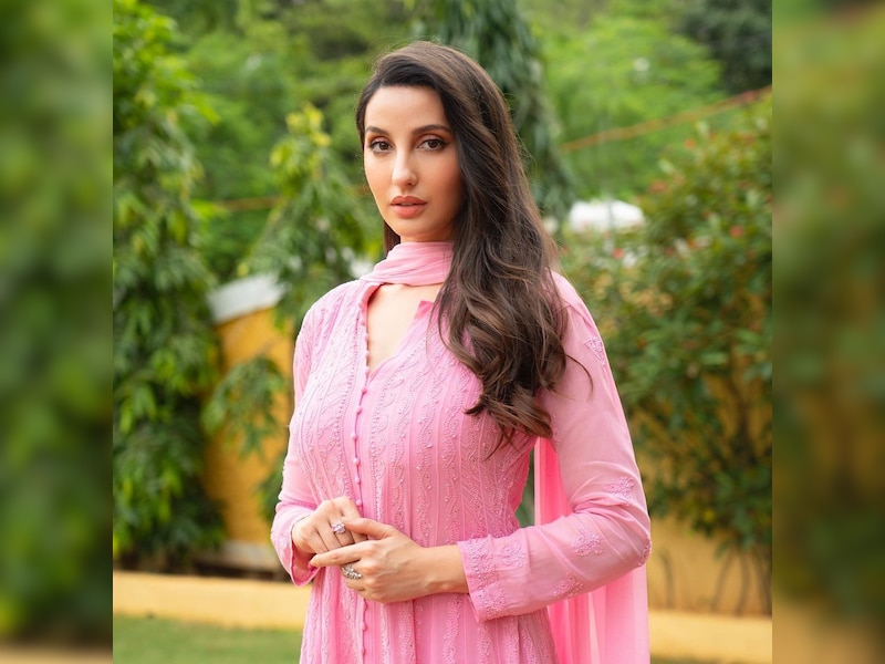 Nora Fatehi shares photos in pink suit simplicity won hearts smzs