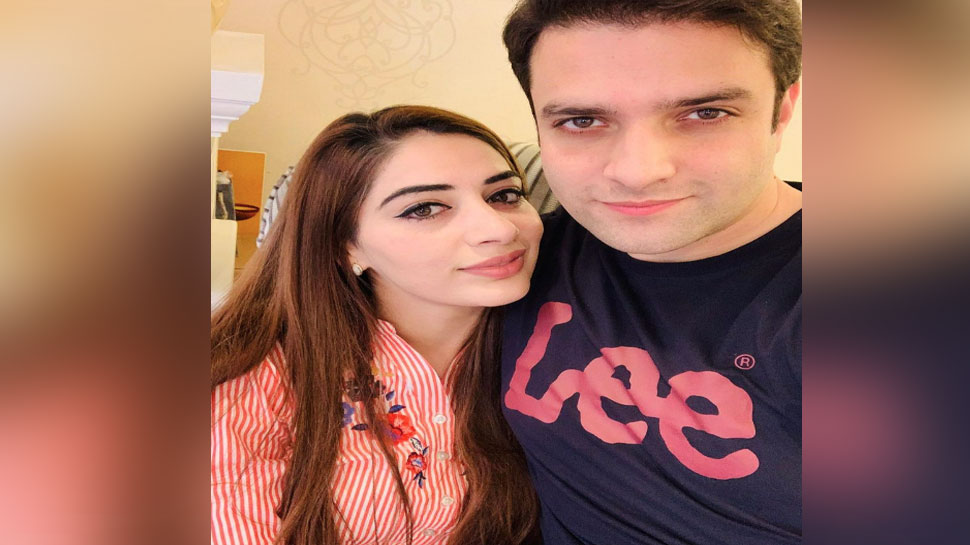 Tina Dabi Ex husband IAS Athar Aamir Khan Share photo with his wife dr mehreen qazi birthday ...