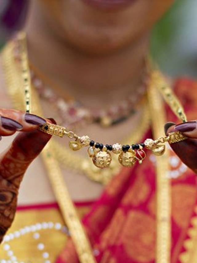 know why hindu married women wear mangalsutra in hindi | शादीशुदा ...