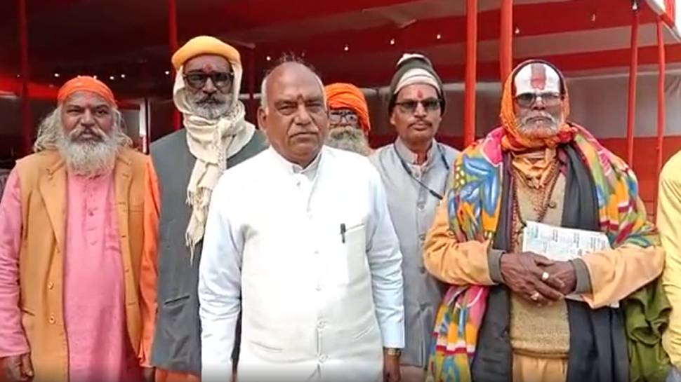 Ramcharitmanas Row Vhp Targets Swami Prasad Maurya And Sp Says Akhilesh
