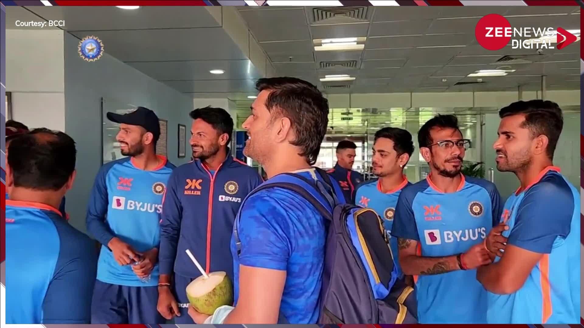 MS Dhoni gave surprise to player reach Team India dressing room before ...