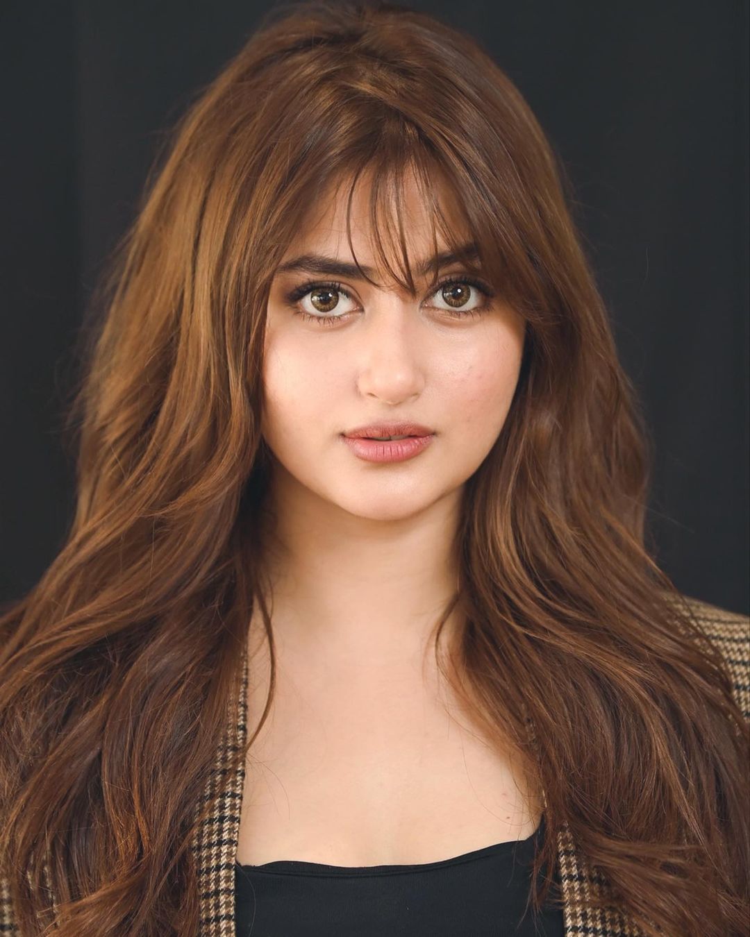 Sajal Ali shares nice photos in white shirt photos goes viral on internet smzs