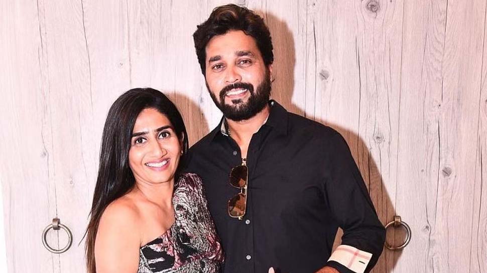 Murali Vijay who married cricketer friend wife said goodbye to ...