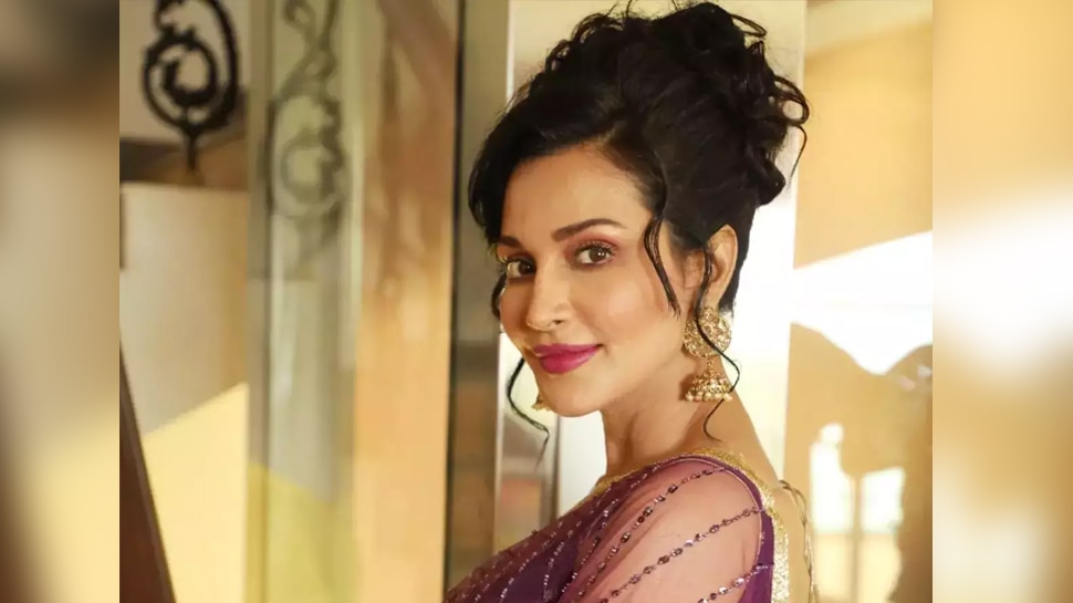 Flora Saini reveal her relationship pain on instagram video smzs