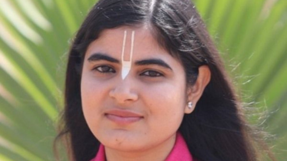 Devi Chitralekha photos and videos viral after jaya kishori know about her husband education ...