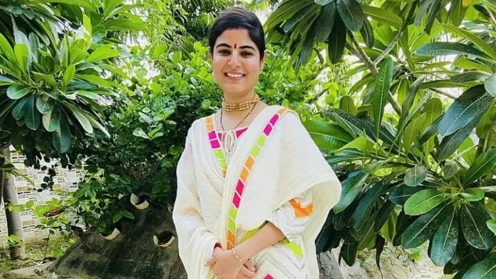 Devi Chitralekha photos and videos viral after jaya kishori know about ...