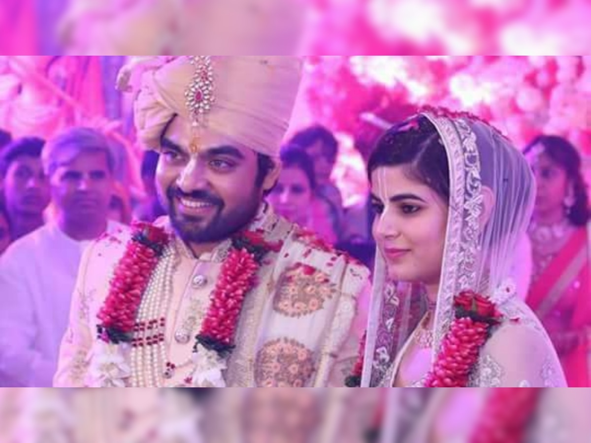 Devi Chitralekha photos and videos viral after jaya kishori know about her husband education ...