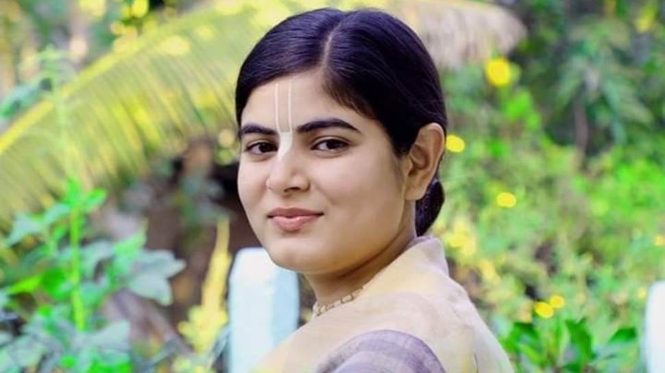 Devi Chitralekha photos and videos viral after jaya kishori know about ...