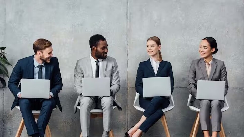 Personality Test: कुर्सी पर बैठने के स्‍टाइल से पता चलती हैं व्‍यक्ति ...