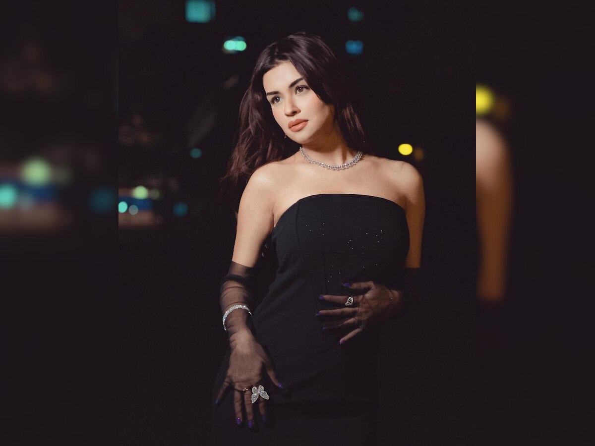 21 years old actress Avneet Kaur shares latest in photos in off ...