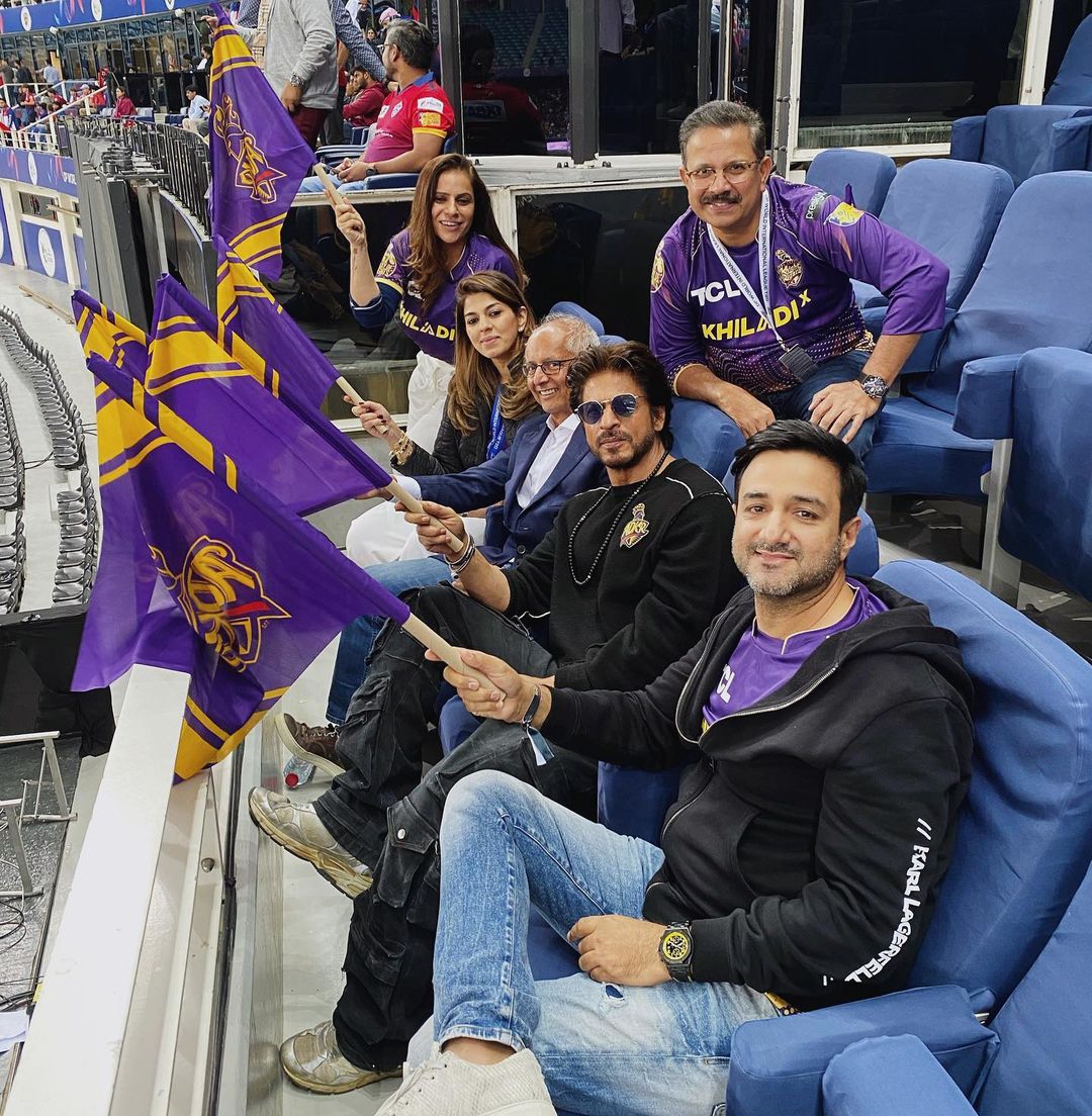 Pathaan Shahrukh Khan wife gauri khan designed husband manager Pooja ...