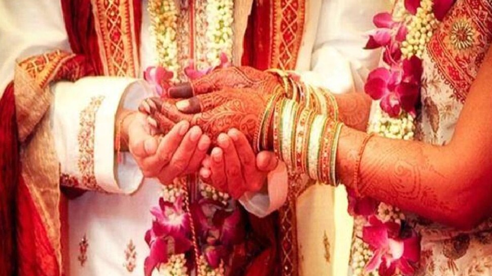 hindu marriage rituals Why do bride and groom take seven rounds in ...