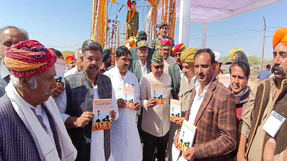 CM Ashok Gehlot unveiled statue of martyr Narpat Singh Rathore by ...