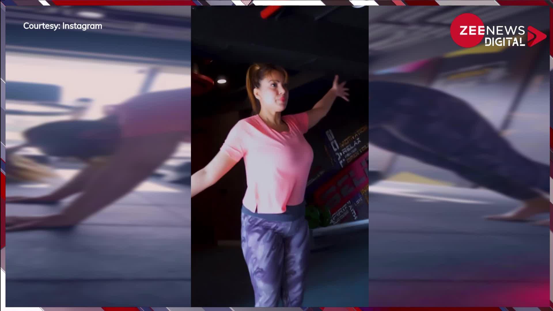 bold and stunning Munmun Dutta looks super hot while workout goes viral ...