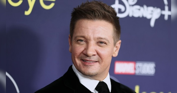 Jeremy Renner shares new photos from Rennervations show health update ...