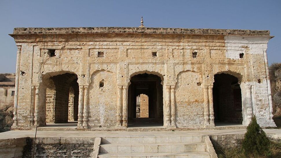 Katas Raj Temple: ଏହି ମନ୍ଦିରକୁ ଆସିବା ପରେ କାନ୍ଦିଥିଲେ ଭଗବାନ ଶିବ, ପାଣ୍ଡବ ...