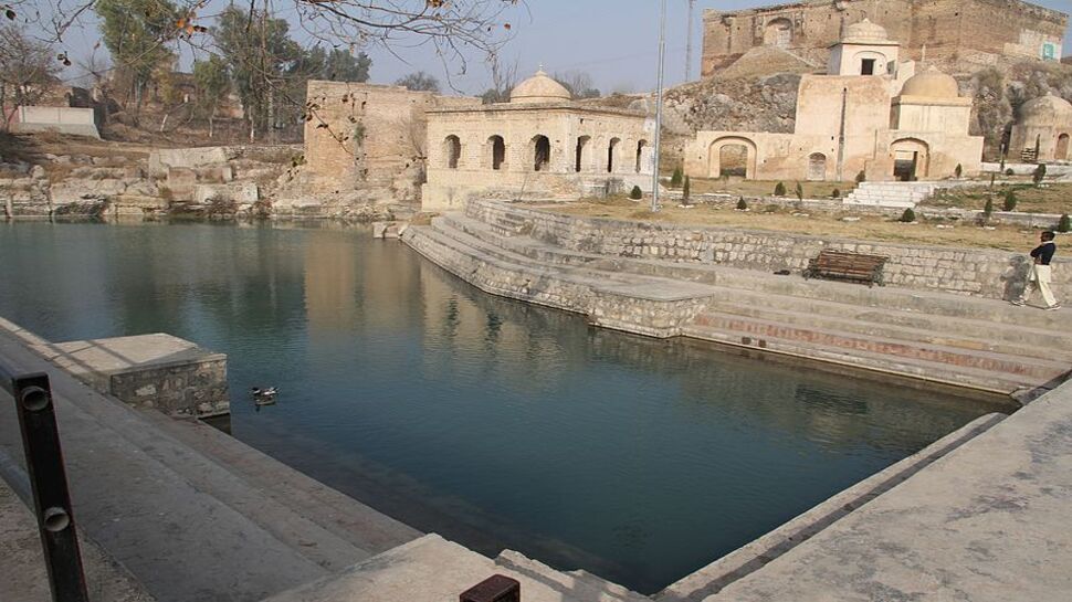 Katas Raj Temple: ଏହି ମନ୍ଦିରକୁ ଆସିବା ପରେ କାନ୍ଦିଥିଲେ ଭଗବାନ ଶିବ, ପାଣ୍ଡବ ...