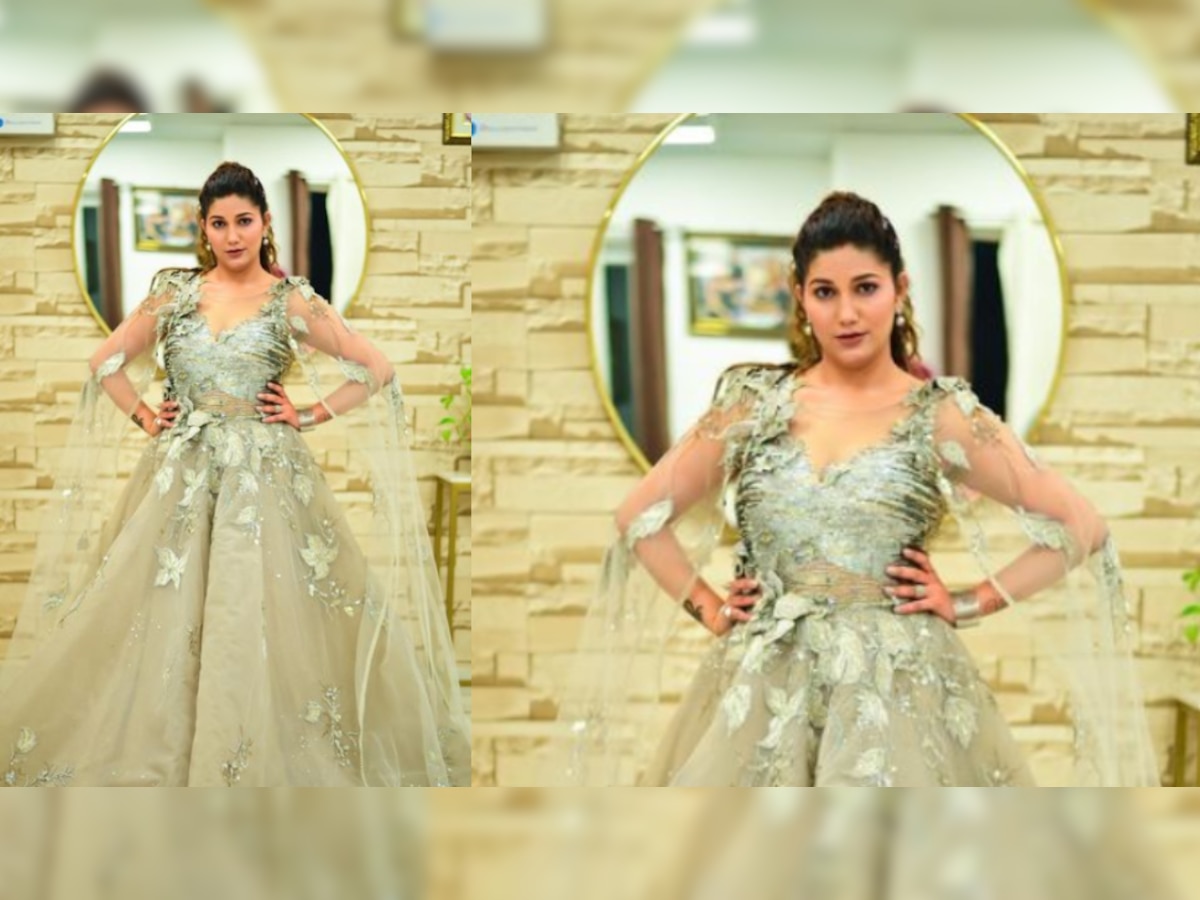 Haryanvi dancer Sapna Choudhary share beautiful photo wearing deep neck ...