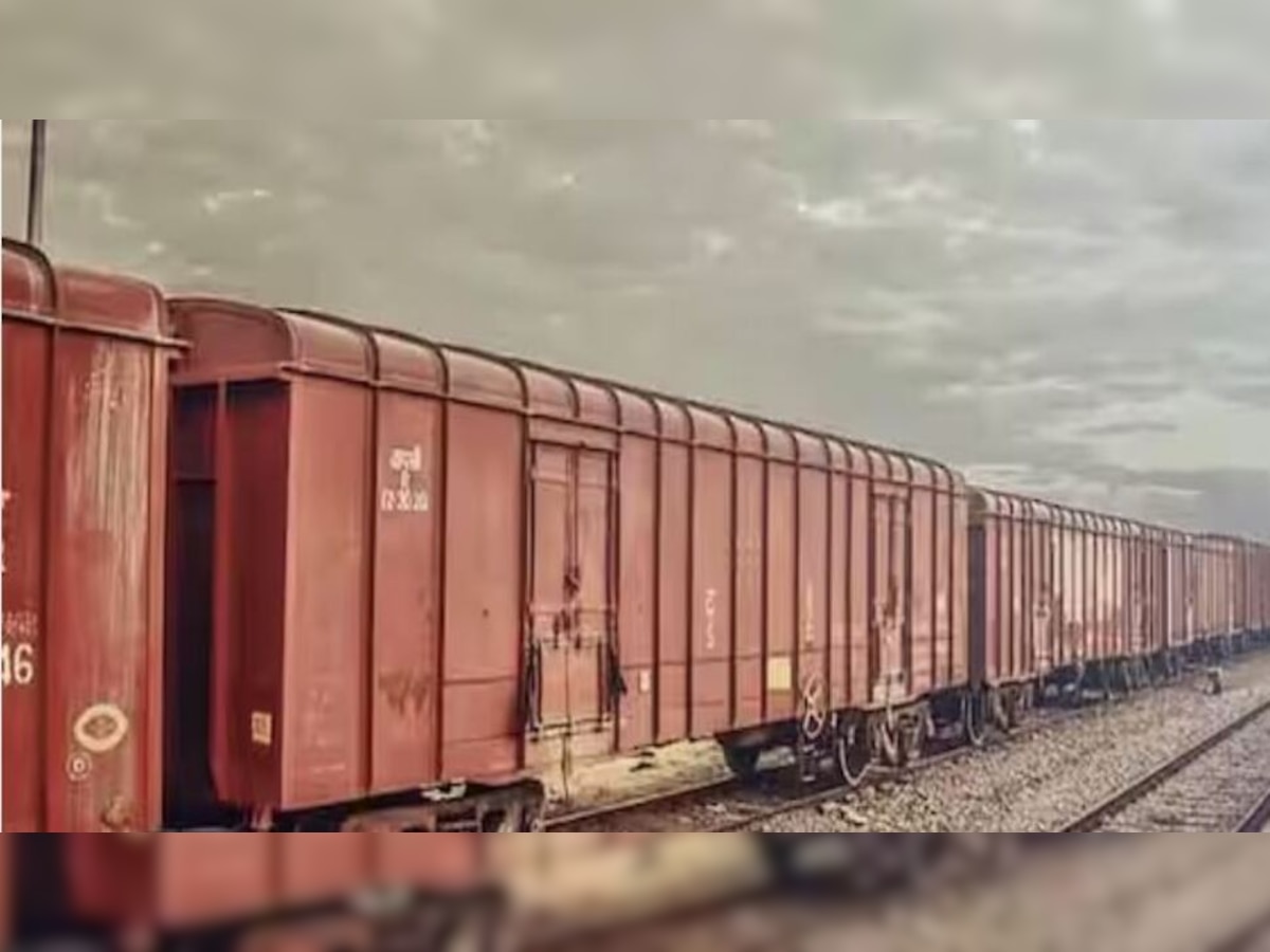 Indian Railway: ଏକା ଭଳି ଦୃଶ୍ୟମାନ ହୋଇଥାନ୍ତି ମାଲଗାଡ଼ି ଡବା, ହେଲେ ପ୍ରତ୍ୟେକ ଡବାର ରହିଛି ଭିନ୍ନ ଭିନ୍ନ ...