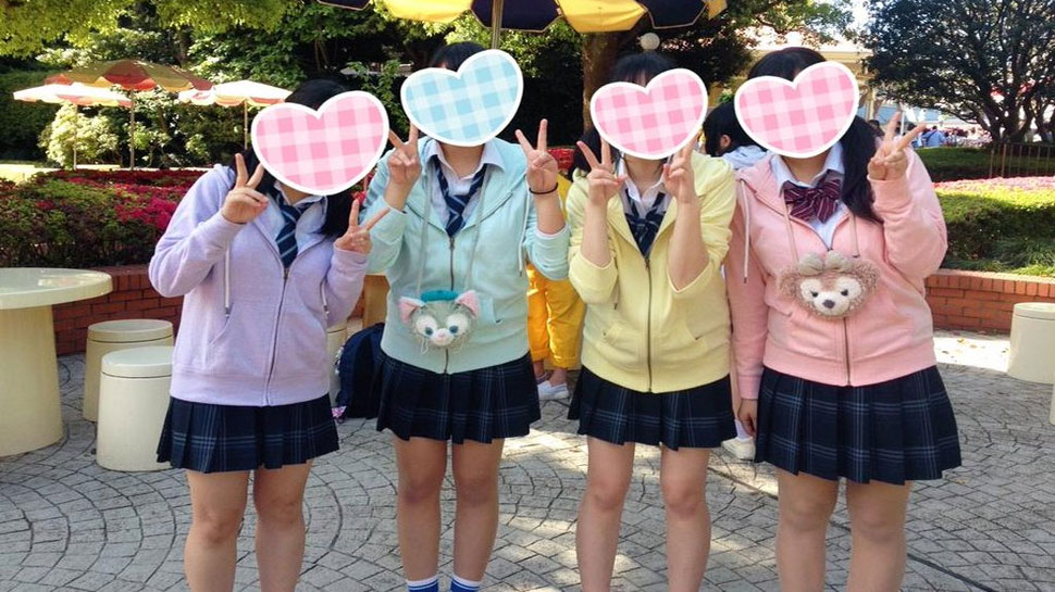 why japan school girls wear short skrit Japanese school uniforms so ...