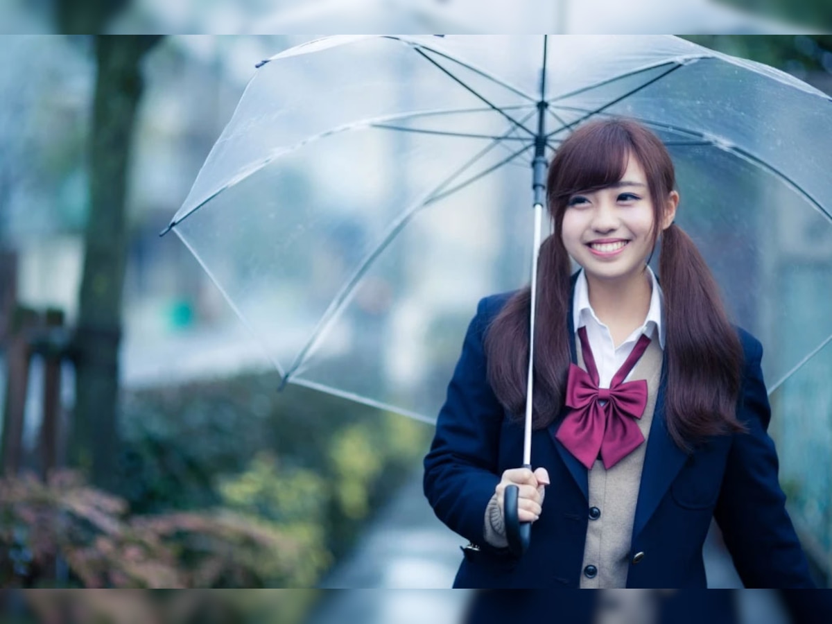 why japan school girls wear short skrit Japanese school uniforms so ...